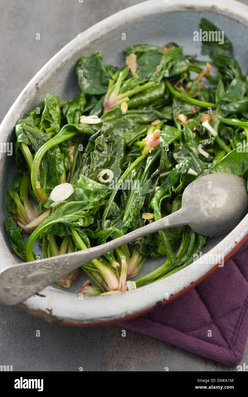 Cooked spinach hi-res stock photography and images - Alamy
