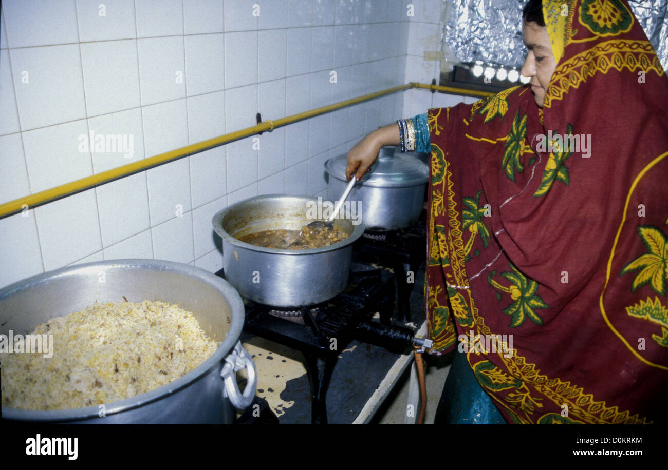 Omani cooking hi-res stock photography and images - Alamy