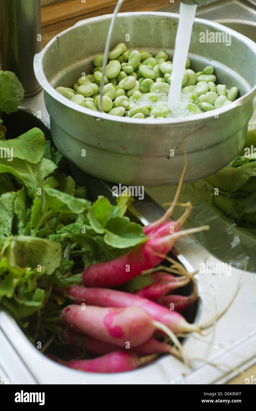 Veggie wash hi-res stock photography and images - Alamy