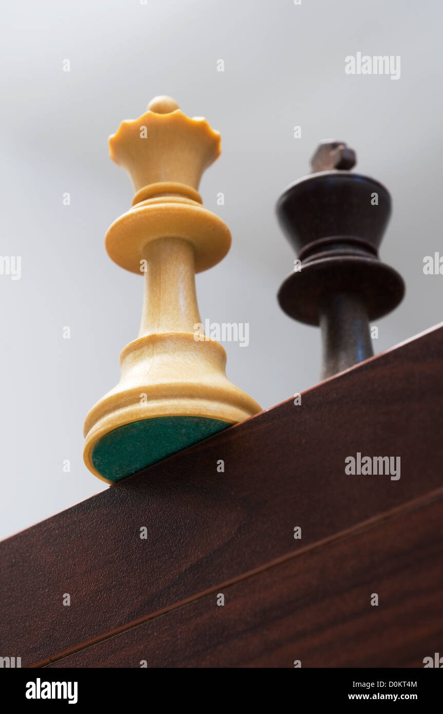 Chess pieces falling hi-res stock photography and images - Alamy