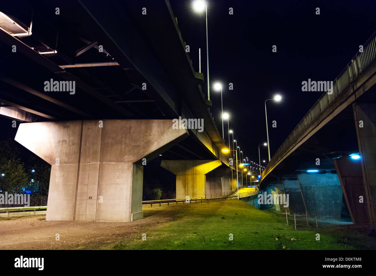 Flyover concrete bridge pillar hi-res stock photography and images - Alamy
