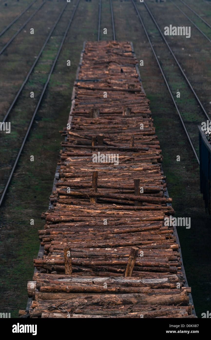 Scrap metal loaded freight train hi-res stock photography and images ...
