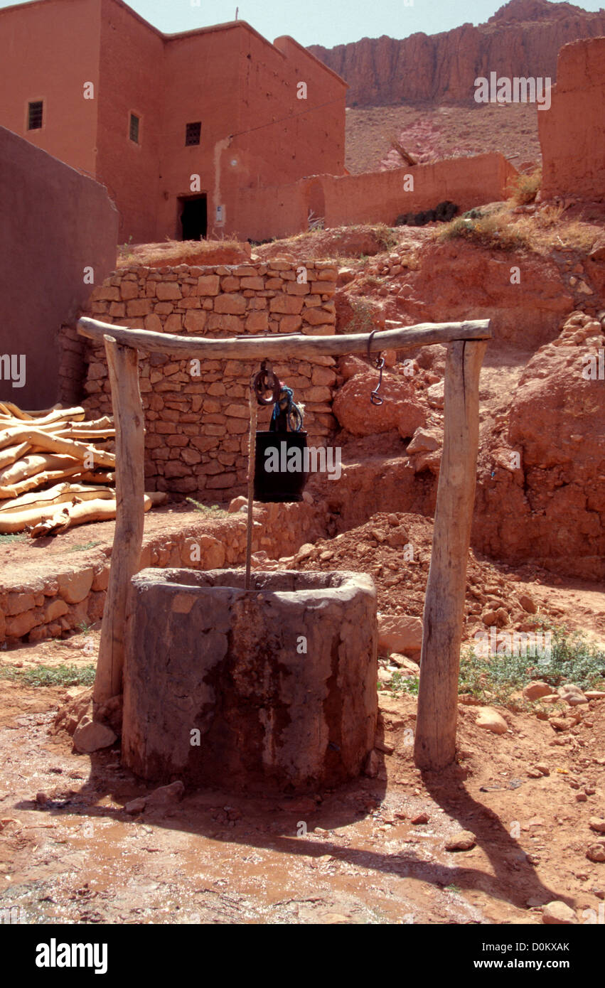 Water well pulley hi-res stock photography and images - Alamy