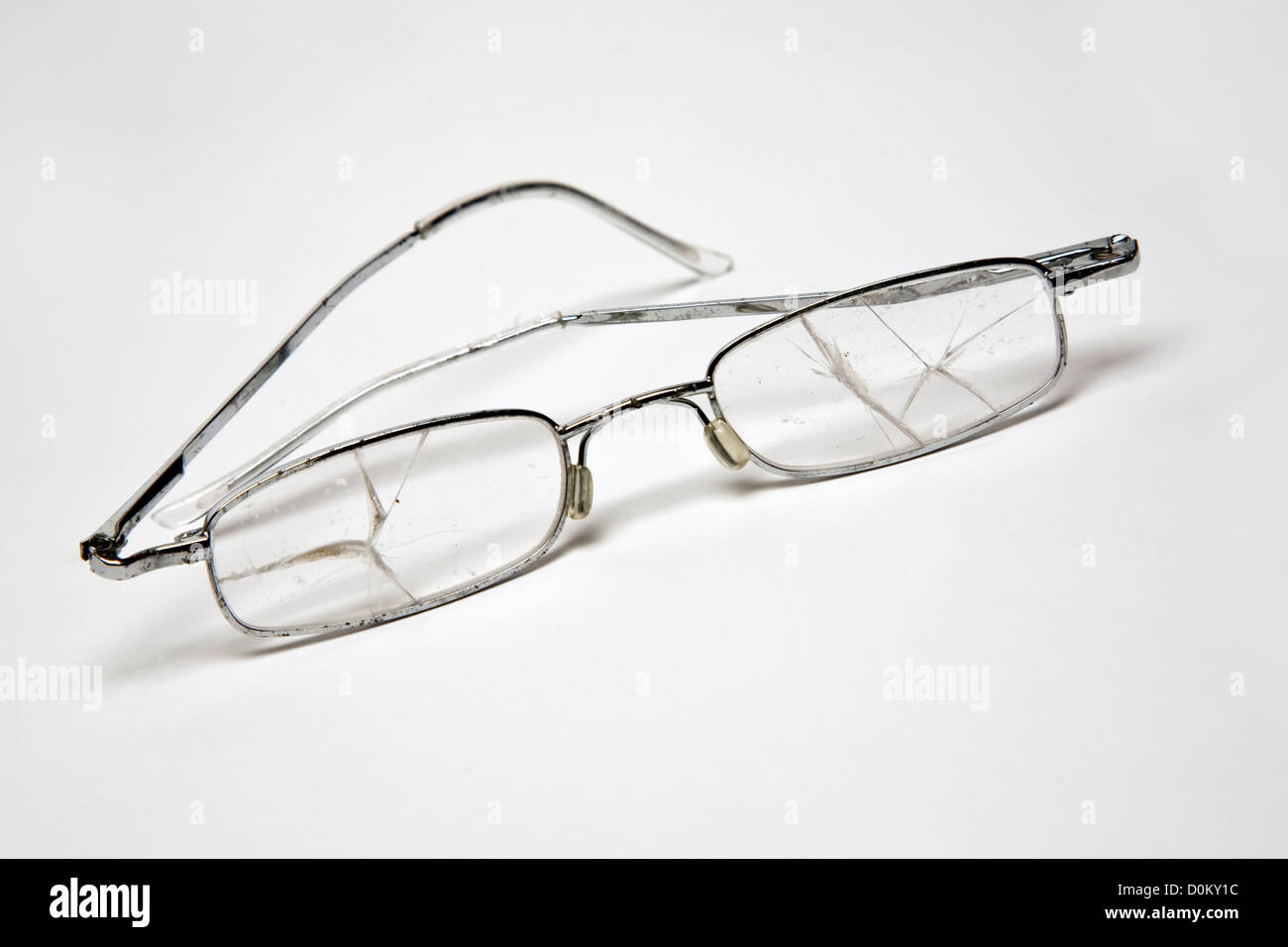 Eyeglasses shattered hi-res stock photography and images - Alamy