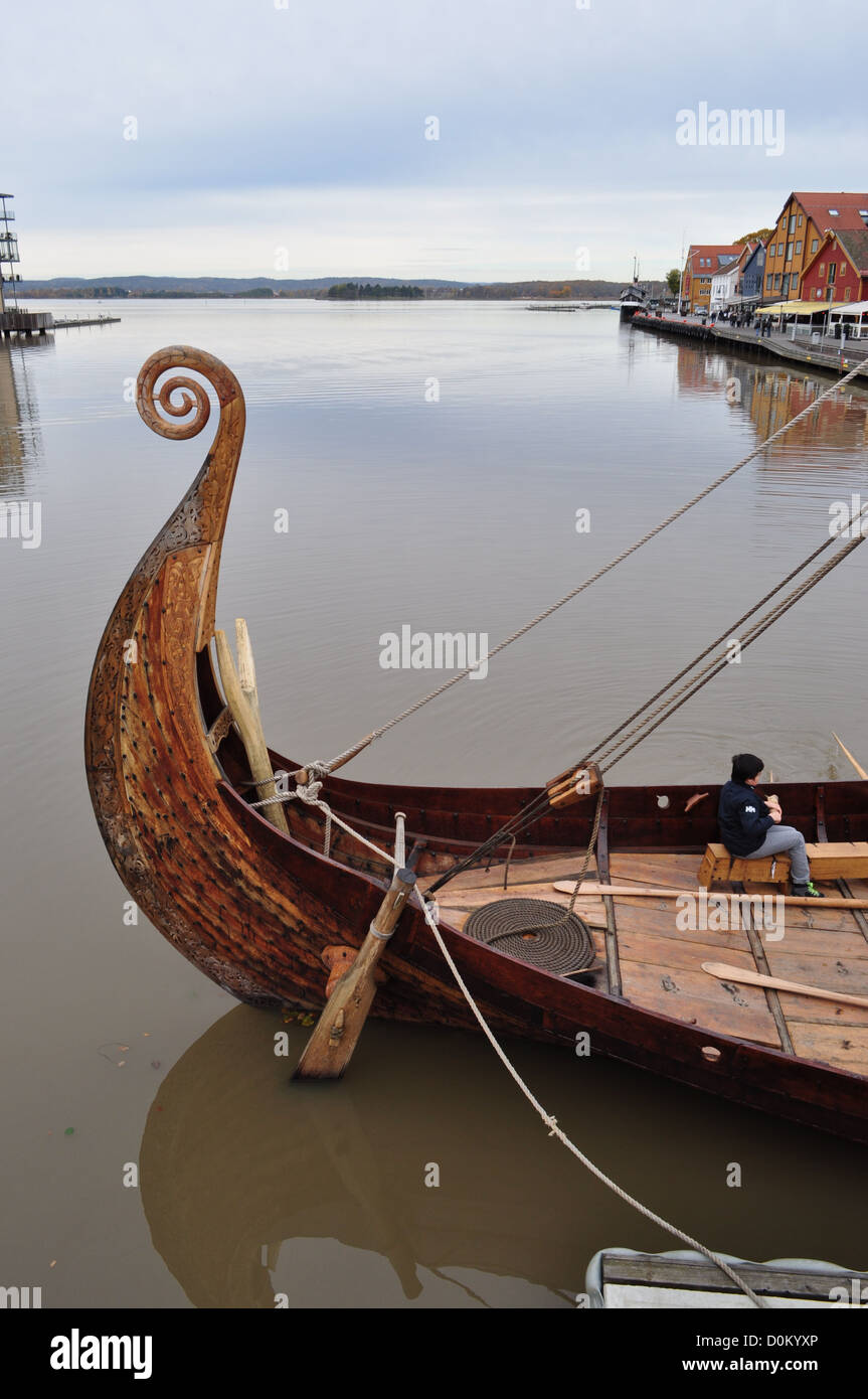 Viking longship hi-res stock photography and images - Alamy