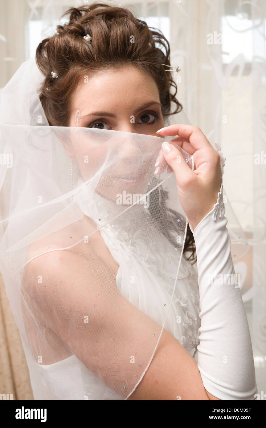 Young bride before wedding ceremony caucasian Stock Photo - Alamy