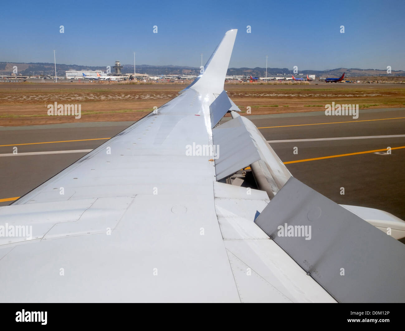 Boeing 737 Wing in Oakland Stock Photo - Alamy