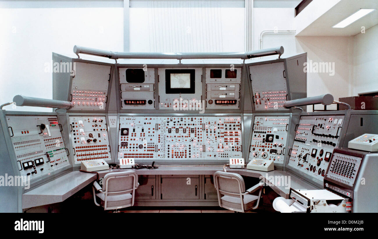 An instructional console containing repeater instruments of all Gemini ...