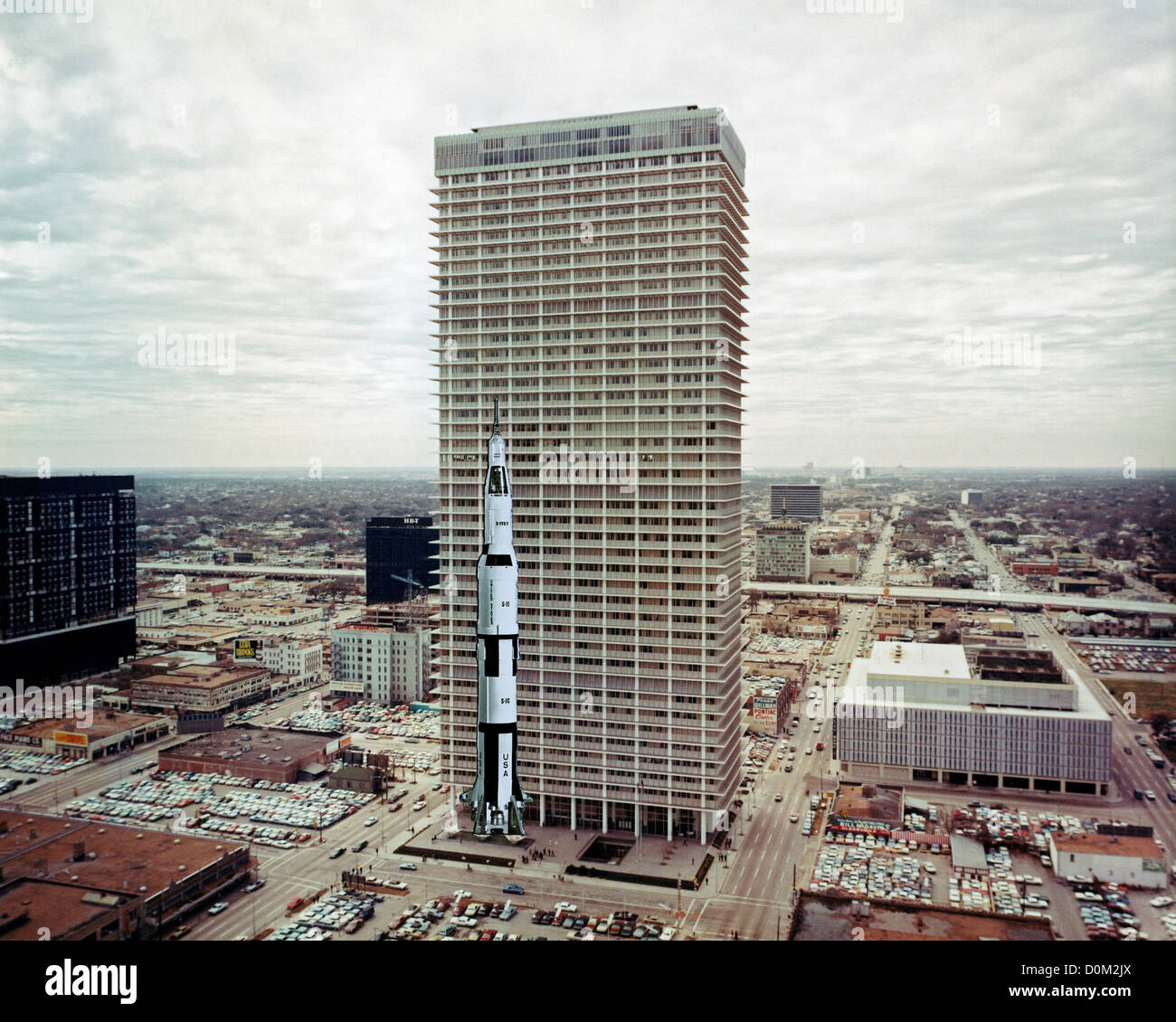 A superimposed Saturn V 363 feet tall against Houston's tallest ...