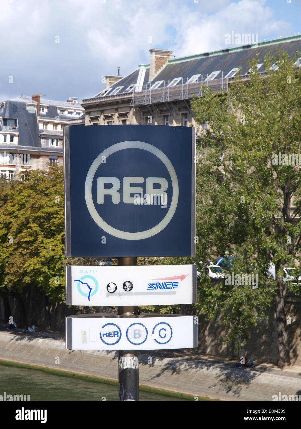 Paris rer train hi-res stock photography and images - Alamy