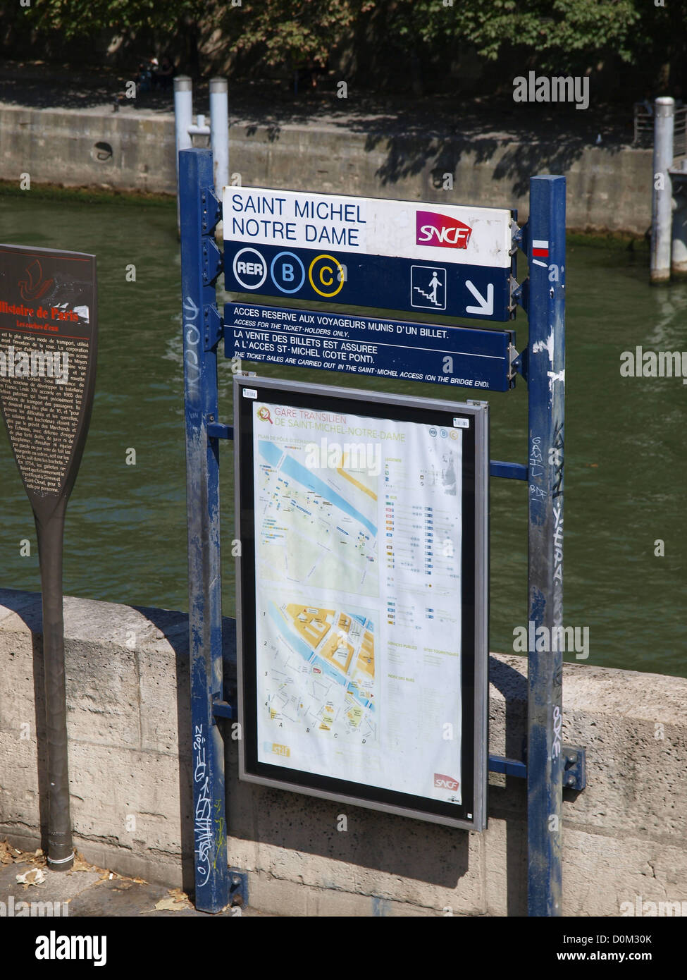 Paris rer train hi-res stock photography and images - Alamy