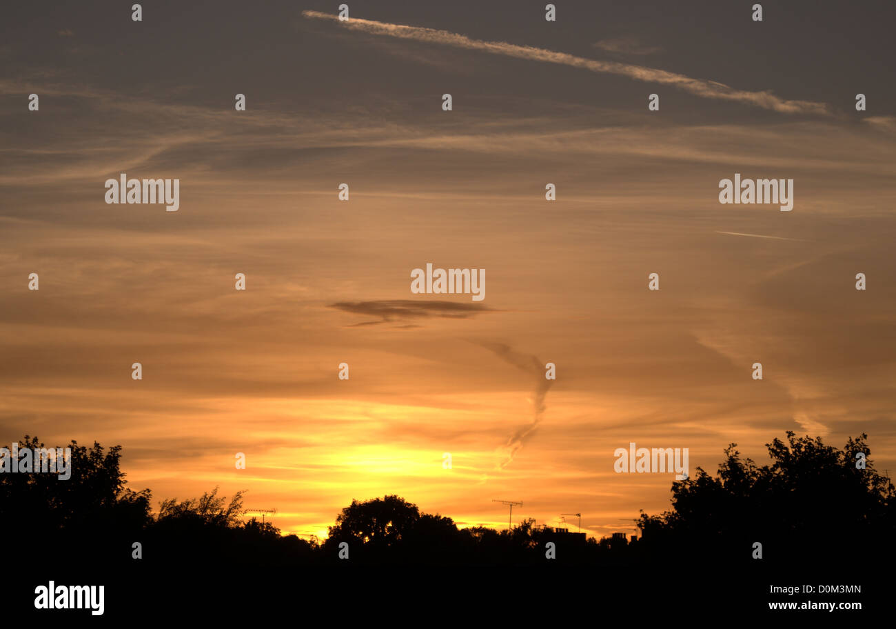 Golden cloud before sunset hi-res stock photography and images - Alamy