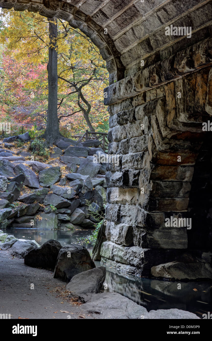 Central stone arch hi-res stock photography and images - Alamy