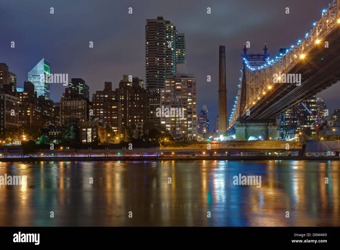 Dark manhattan skyline hi-res stock photography and images - Alamy