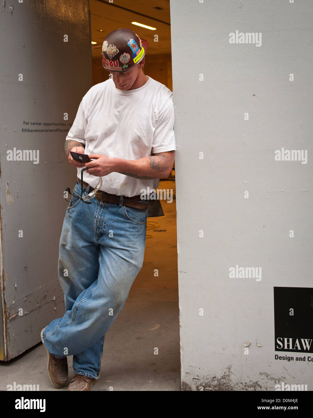 Construction worker texting, NY Stock Photo - Alamy