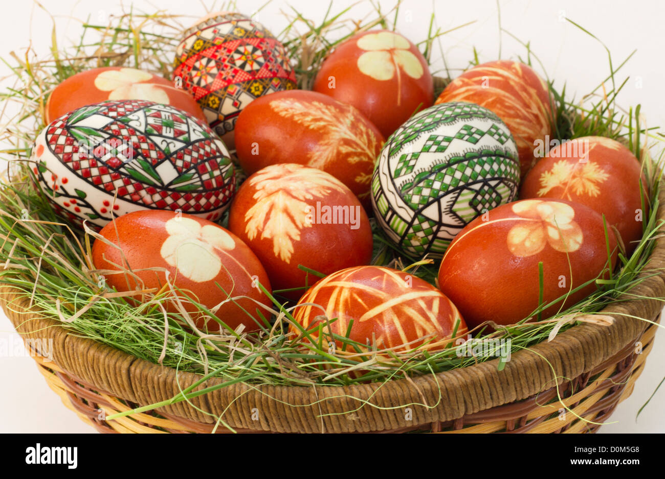 Romanian traditional easter eggs in a basket Stock Photo - Alamy