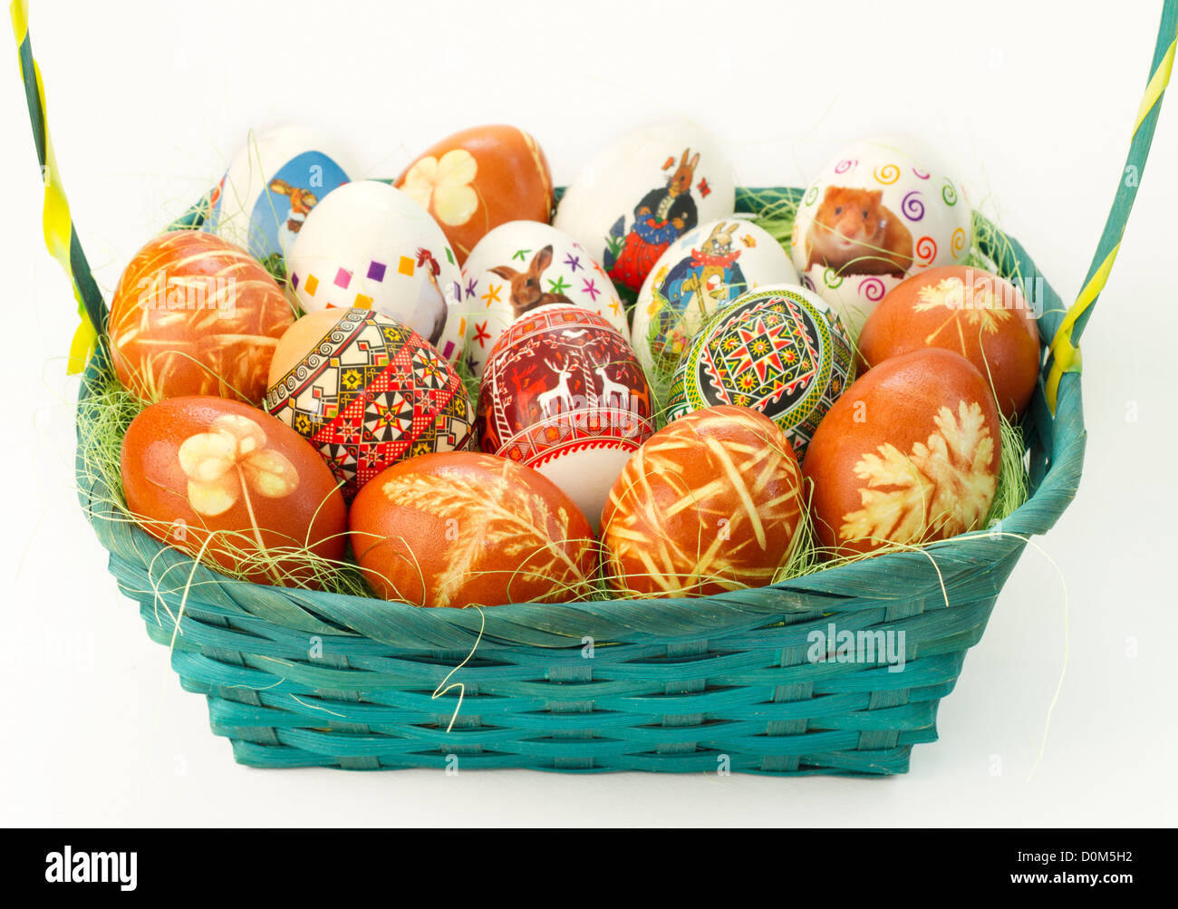 Romanian traditional easter eggs in a basket Stock Photo - Alamy