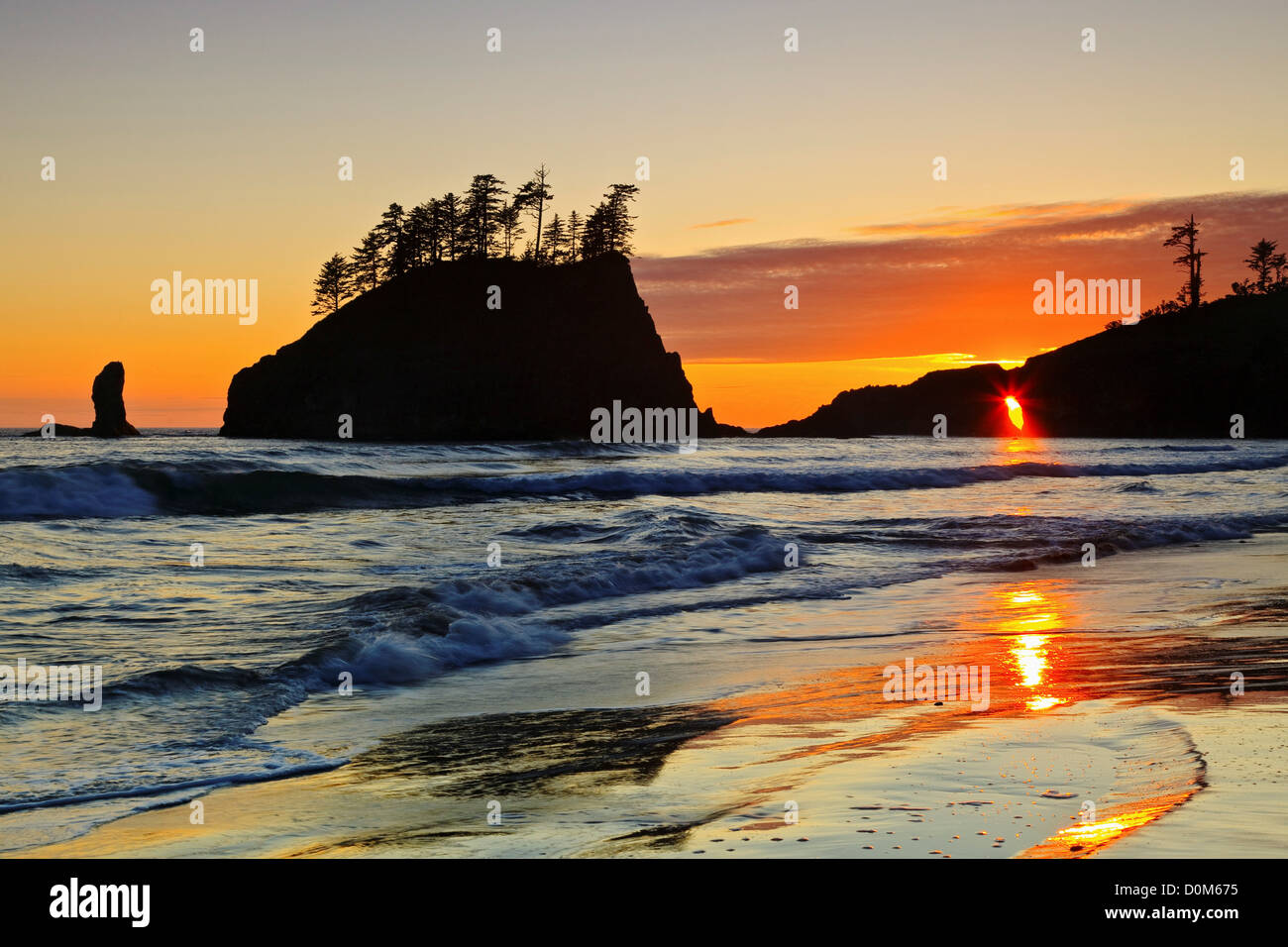 Sunset through rock stack hi-res stock photography and images - Alamy