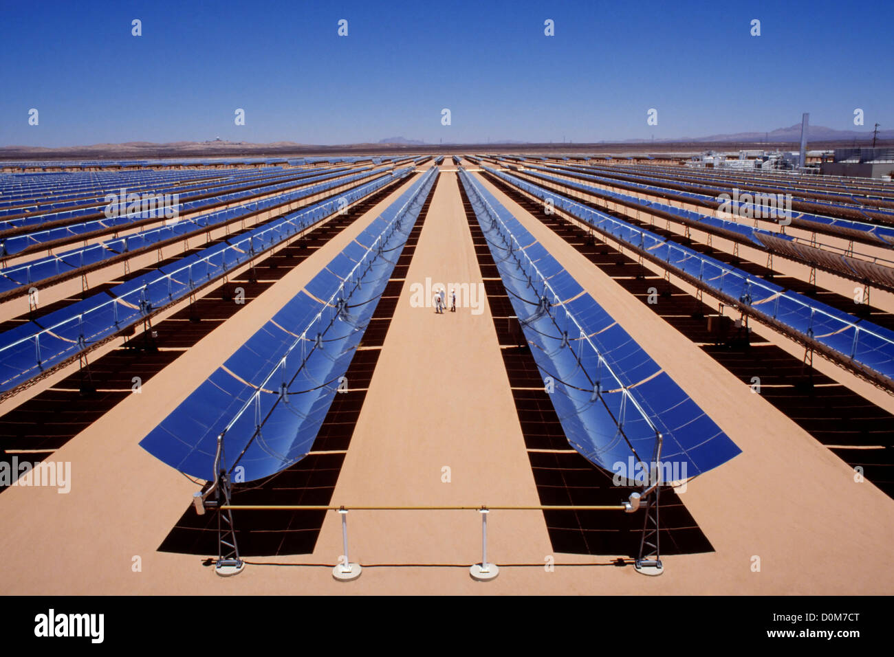 Parabolic trough power plant hi-res stock photography and images - Alamy