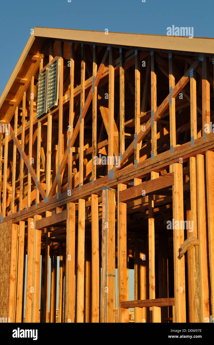 Roof under construction wood hi-res stock photography and images - Alamy