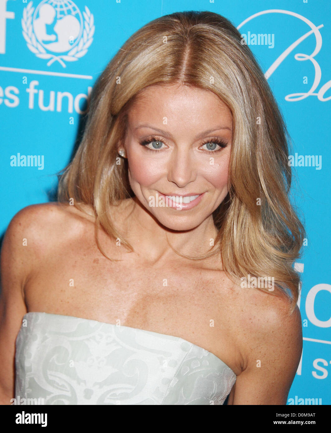 Nov. 27, 2012 - New York, New York, U.S. - Talk show host KELLY RIPA ...