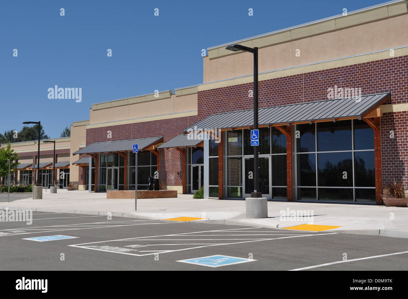 Strip Mall Shopping Center Parking Lot Stock Photo - Alamy