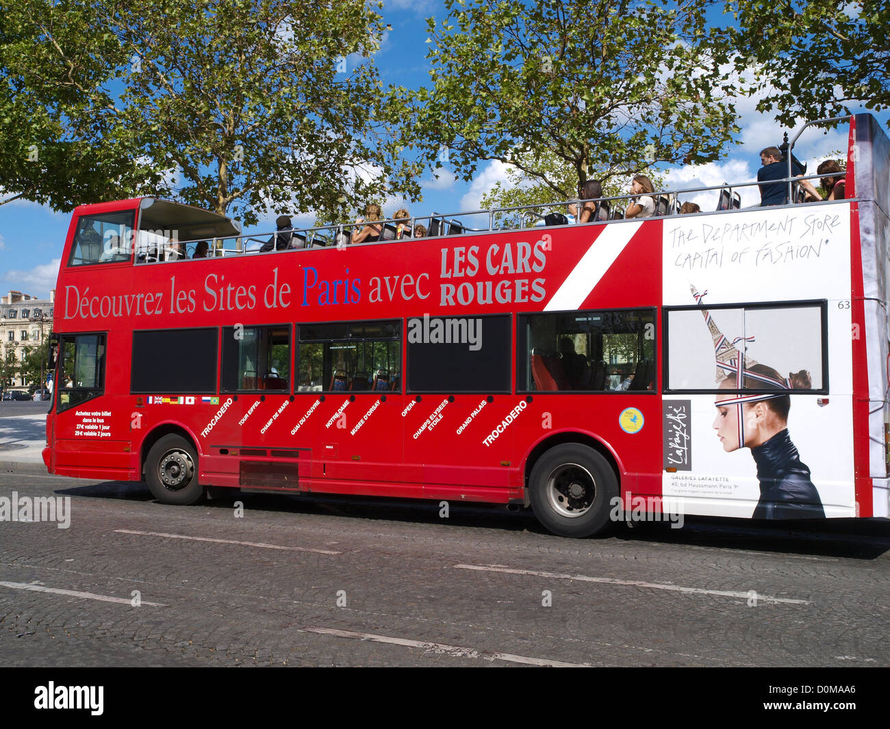 Paris, Champs Elysees, Les cars Rouges, France Stock Photo - Alamy