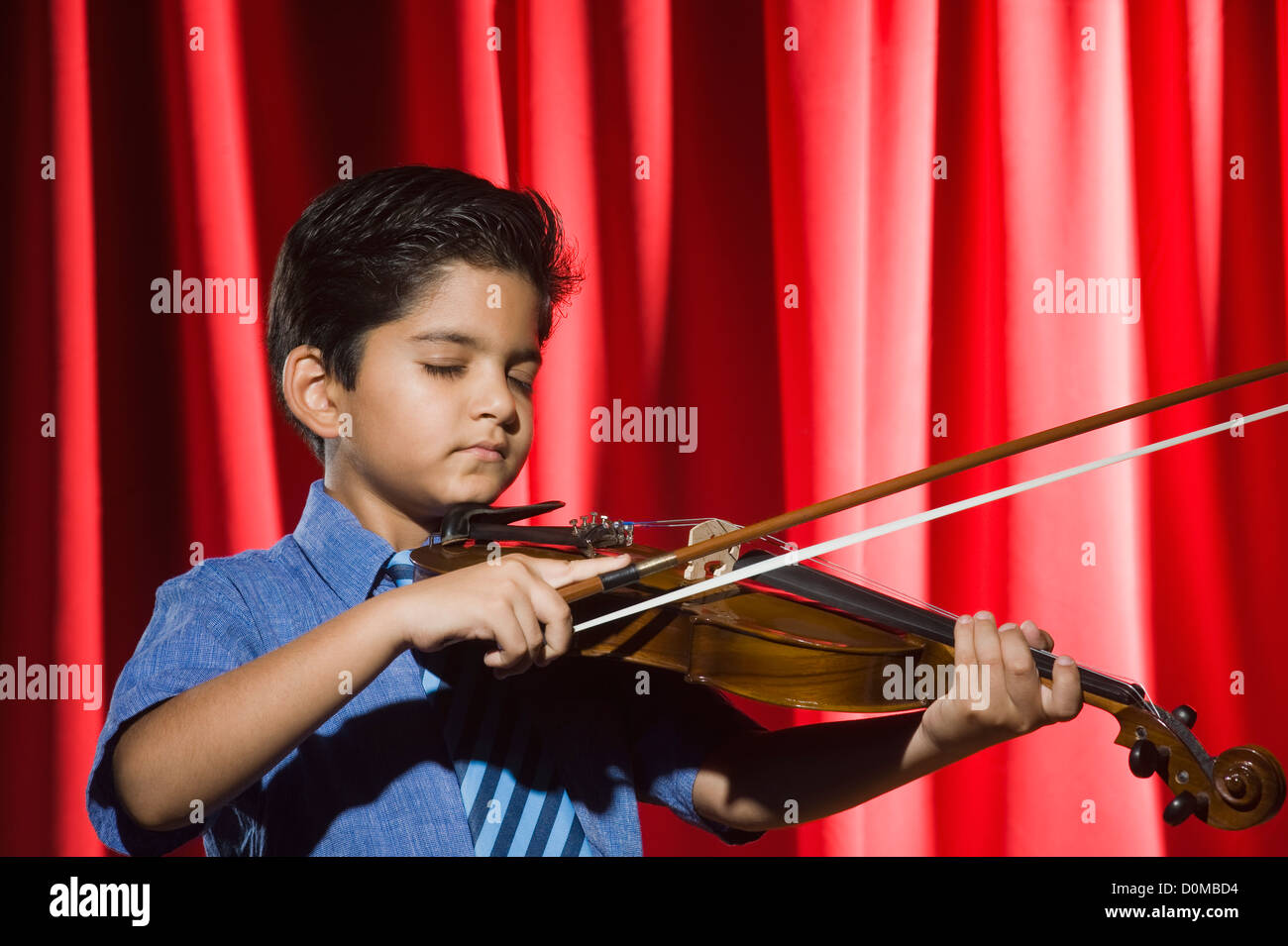 Schoolboy playing a violin on a stage Stock Photo - Alamy