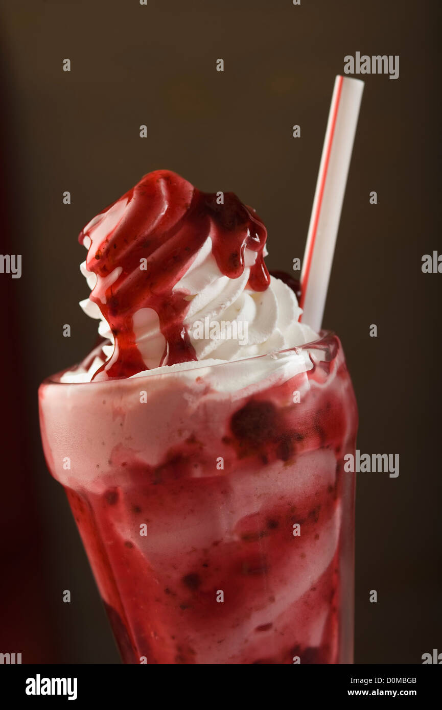Strawberry sundae hi-res stock photography and images - Alamy