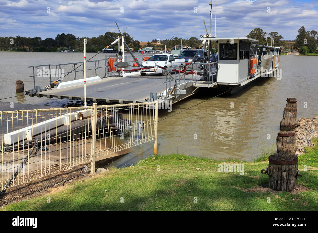 Mannum ferry hi-res stock photography and images - Alamy