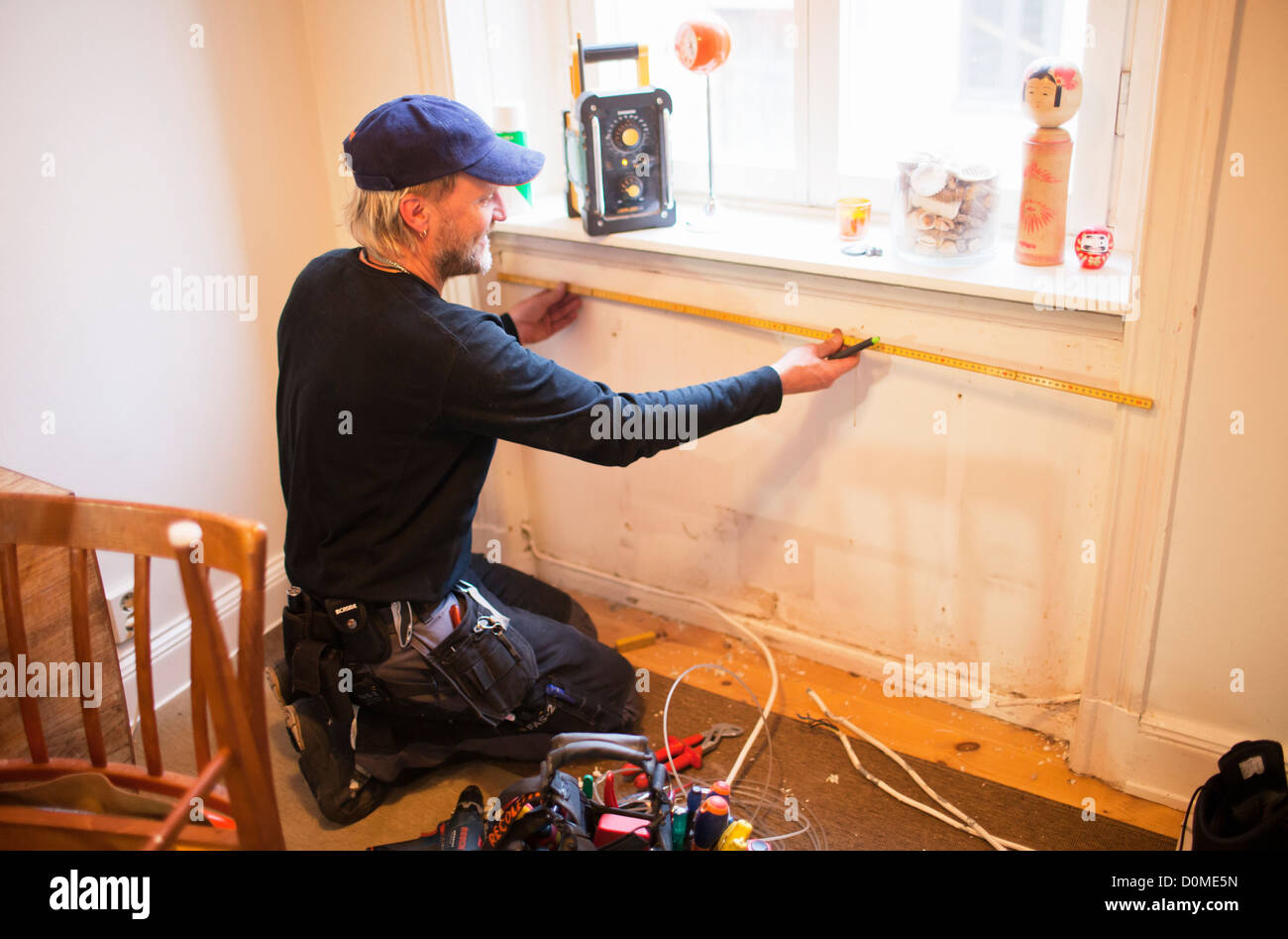 Man measuring in living room Stock Photo - Alamy