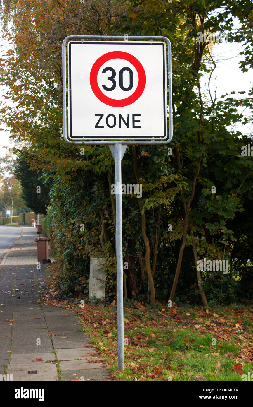30 mph zone sign hi-res stock photography and images - Alamy