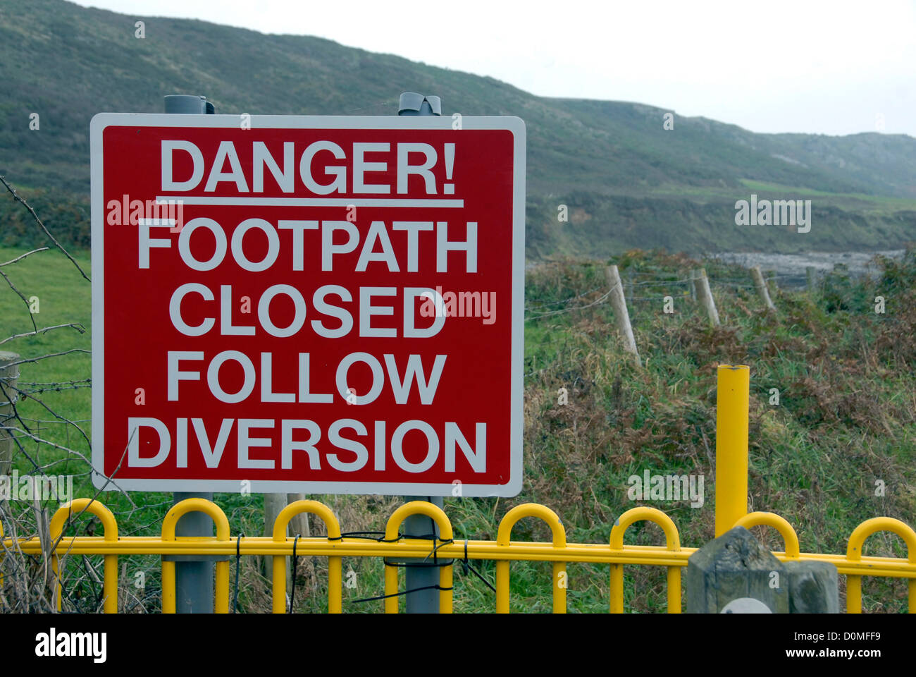 Diversion sign footpath closed sign hi-res stock photography and images ... Diversion sign footpath closed sign hi-res stock photography and images ...
