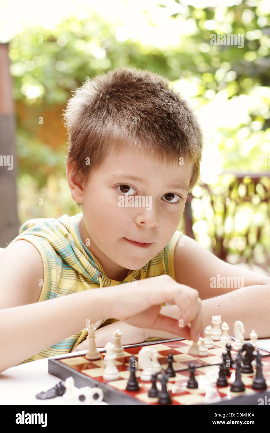 Kid playing chess Stock Photo - Alamy