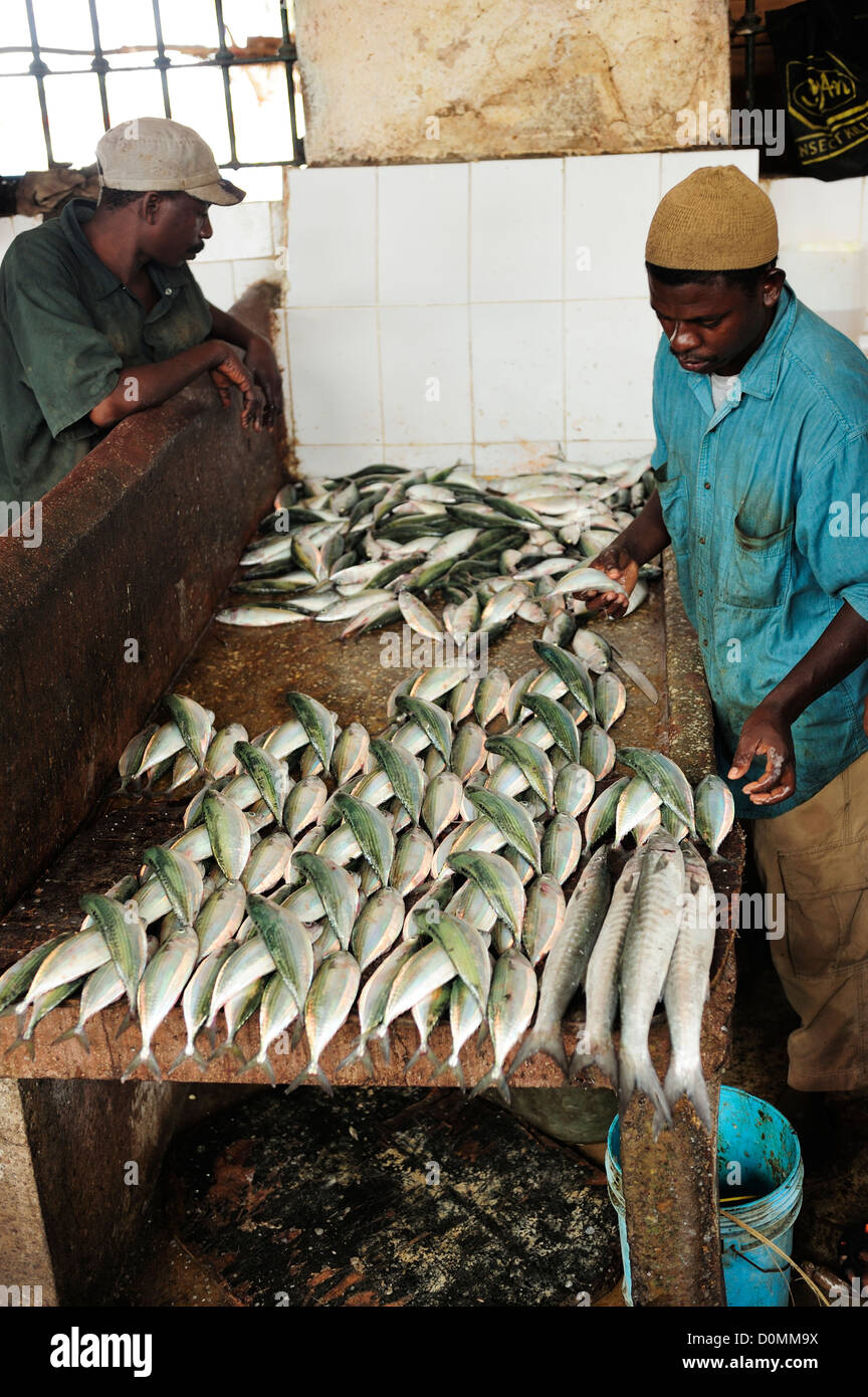 Tanzania fish market hi-res stock photography and images - Alamy