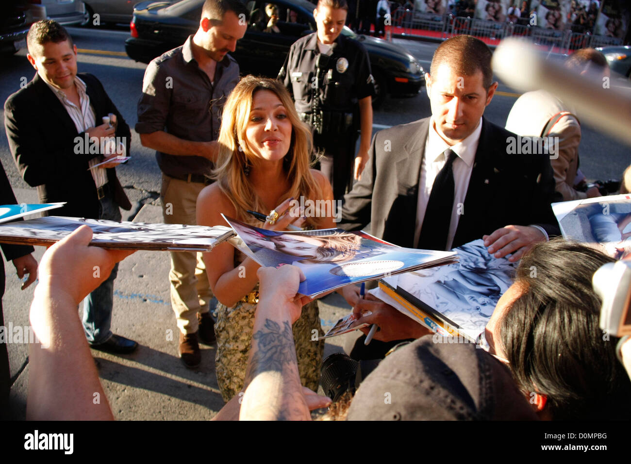 Drew barrymore signing autographs outside hi-res stock photography and ...