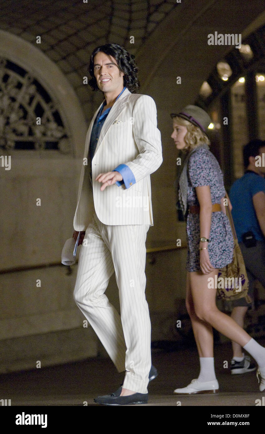 Greta Gerwig and Russell Brand filming 'Arthur' on location in ...