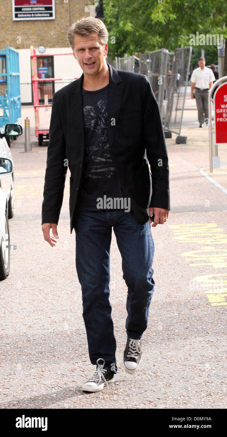 Andrew Castle leaves the ITV studios London, England - 25.08.10 Stock ...