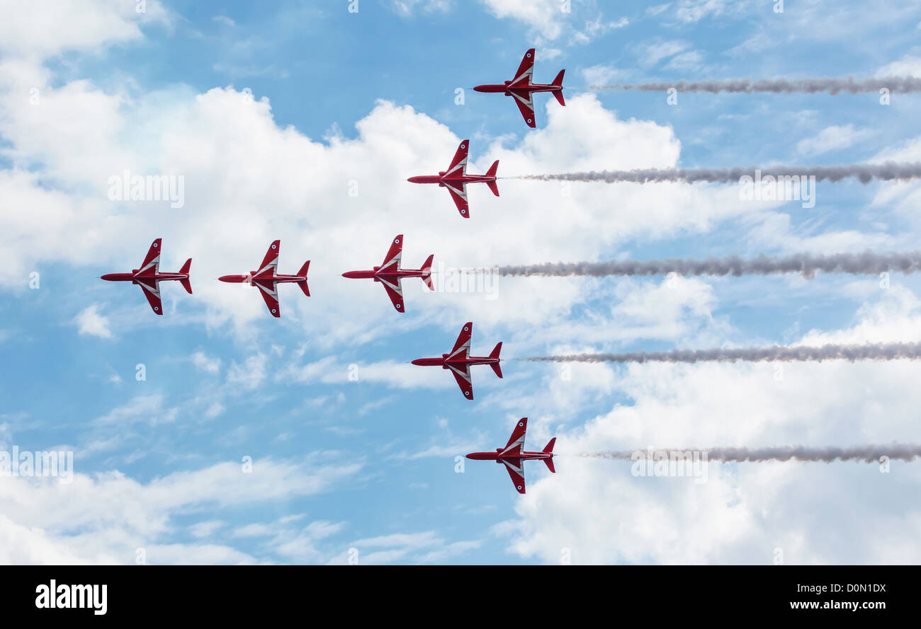 Flying formation display hi-res stock photography and images - Alamy