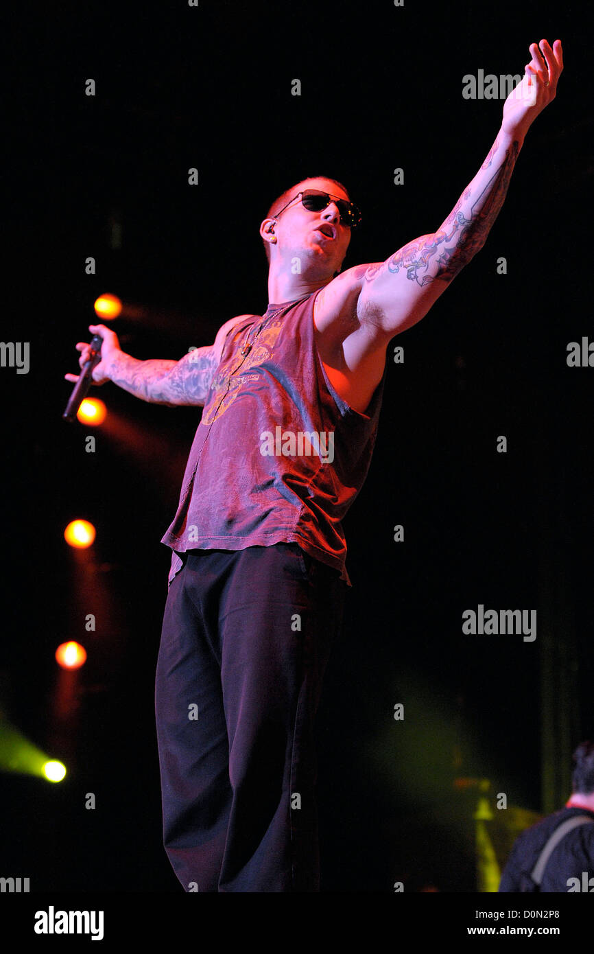M.Shadows, aka Matthew Sanders, of 'Avenged Sevenfold' performing on ...