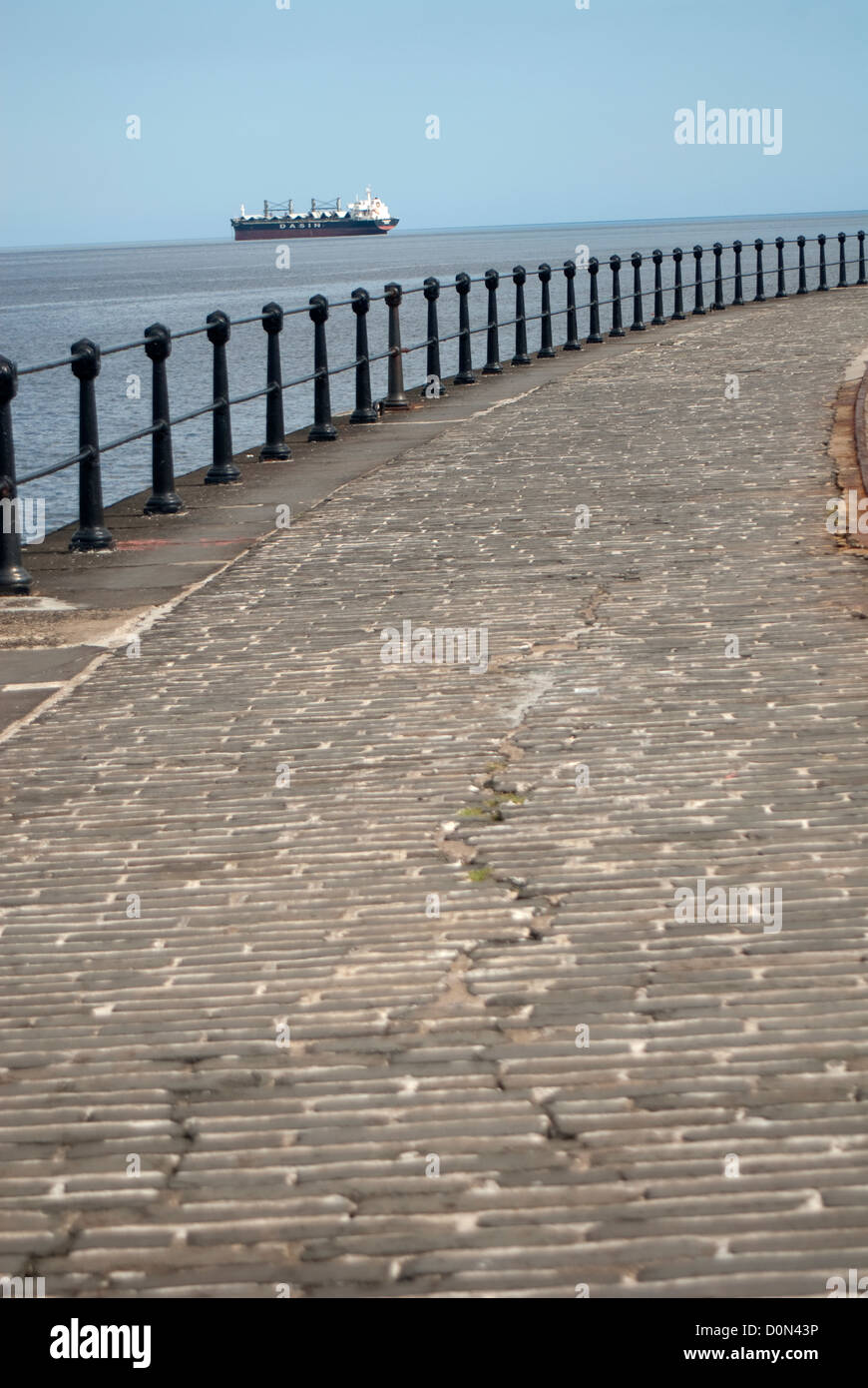 South shields coast hi-res stock photography and images - Alamy