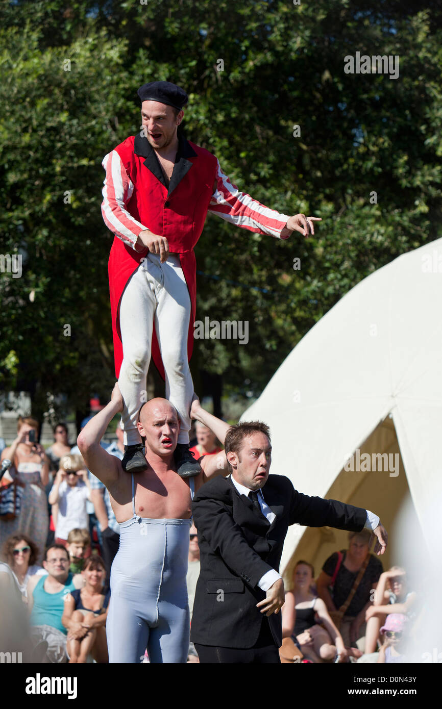 Circus troop hi-res stock photography and images - Alamy