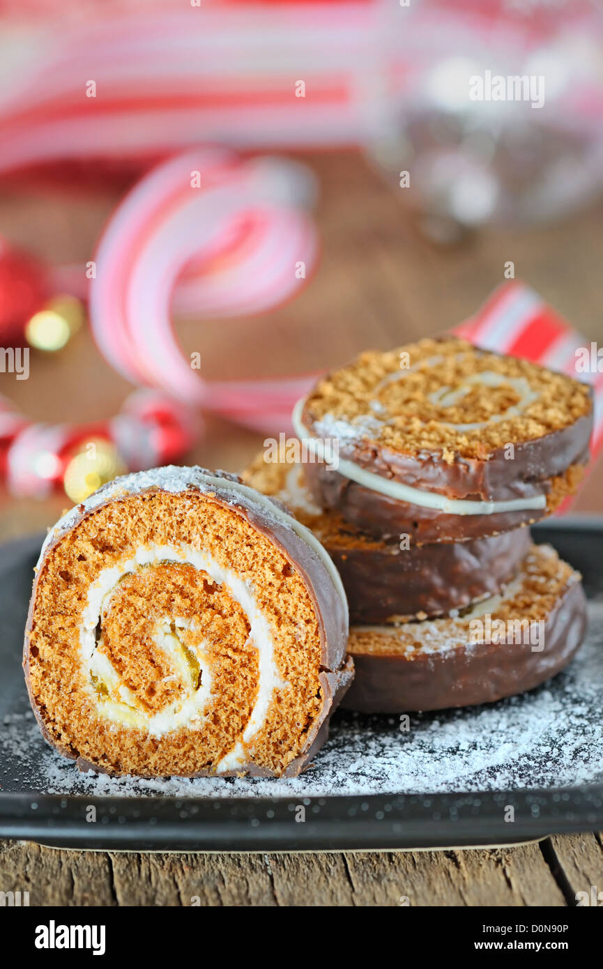 Cake roll hi-res stock photography and images - Alamy