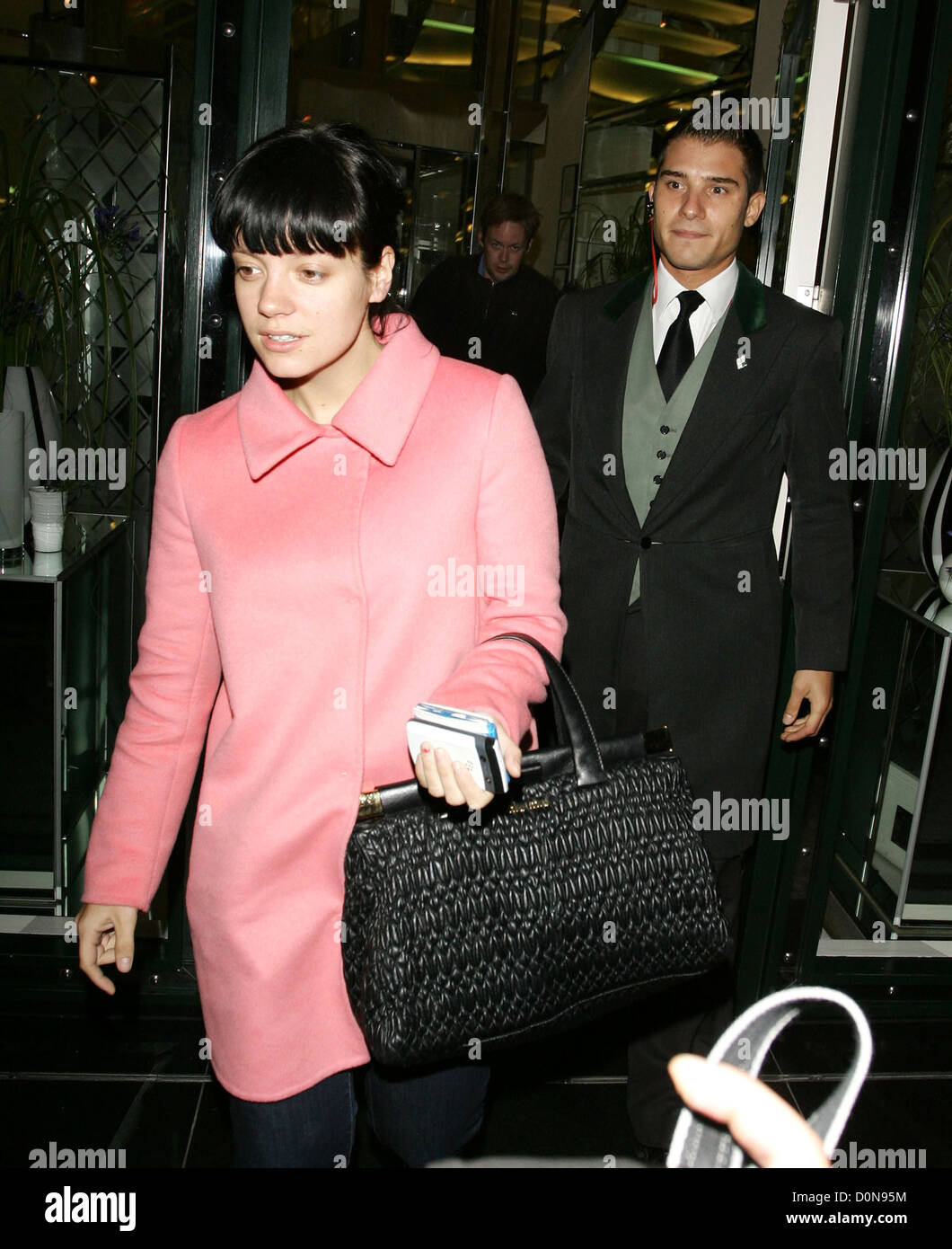 Lily Allen leaves the Ivy Club in London's West End with boyfriend Sam ...