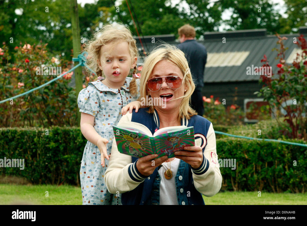Geri Halliwell and her daughter Bluebell Madonna read to the children ...