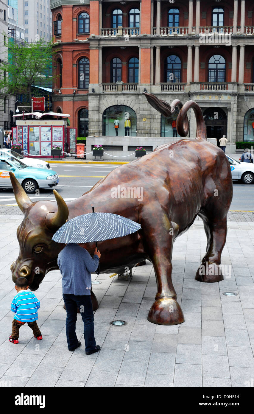 The Bund Bull, Shanghai Stock Photo - Alamy
