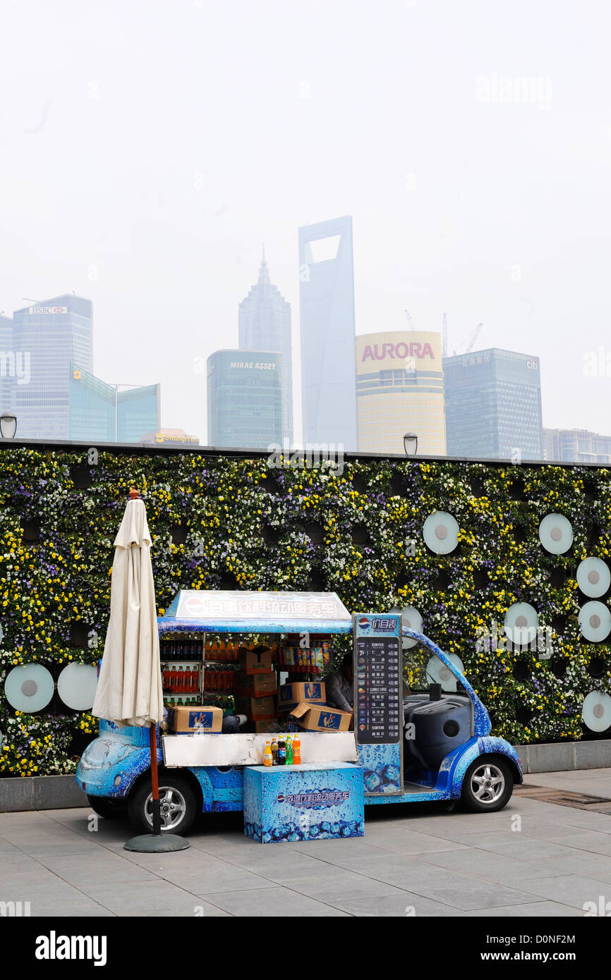 Cold drinks stall hi-res stock photography and images - Alamy