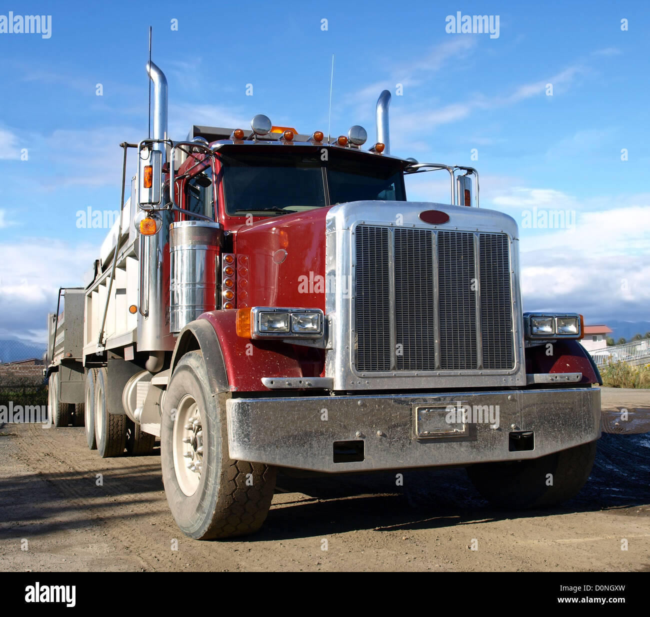 Front of mack truck hi-res stock photography and images - Alamy