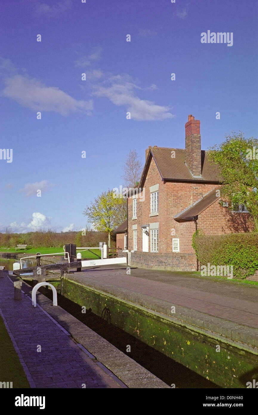Lock Keeper's Cottage at Bratch Locks, Staffordshire & Worcestershire ...