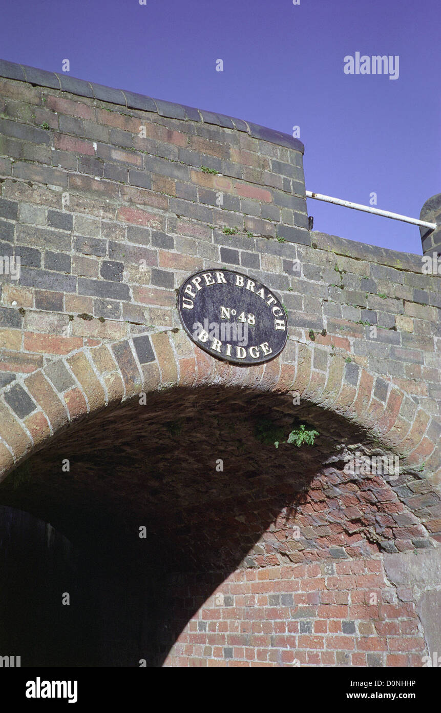 Upper Bratch Bridge, Bratch Locks, Staffordshire & Worcestershire Canal ...